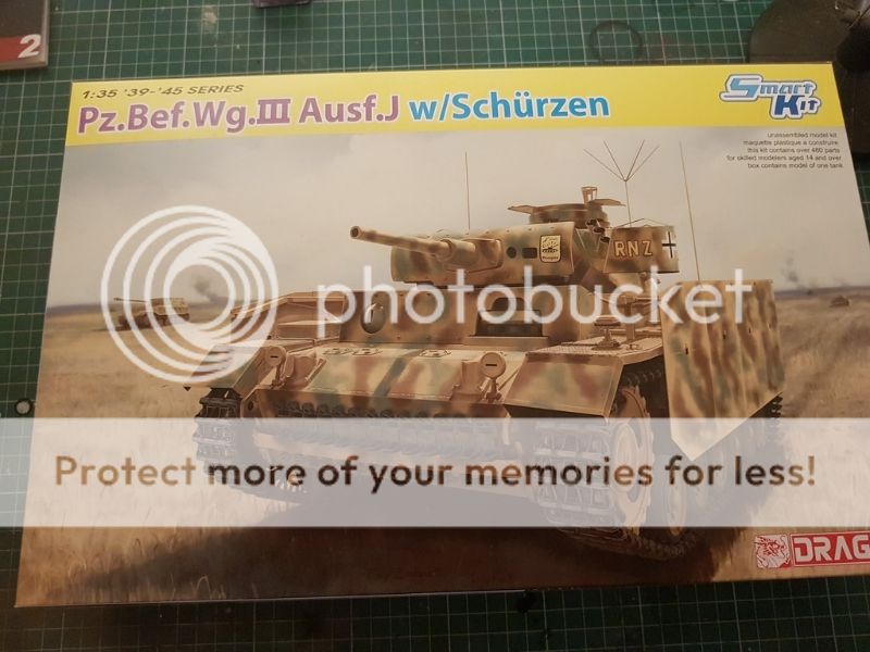 Pz.Bef.Wg III Ausf.J w/schurzen Dragon 6570 - International Scale Modeller