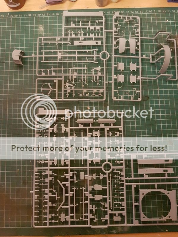 Pz.Bef.Wg III Ausf.J w/schurzen Dragon 6570 - International Scale Modeller