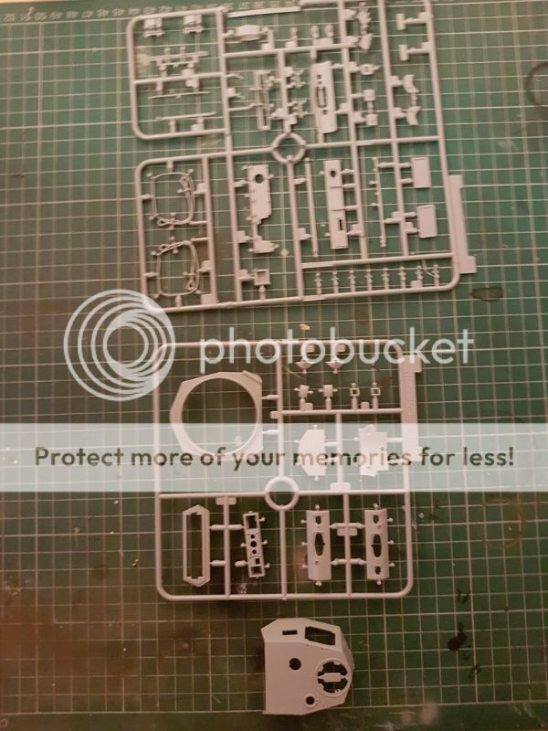 Pz.Bef.Wg III Ausf.J w/schurzen Dragon 6570 - International Scale Modeller