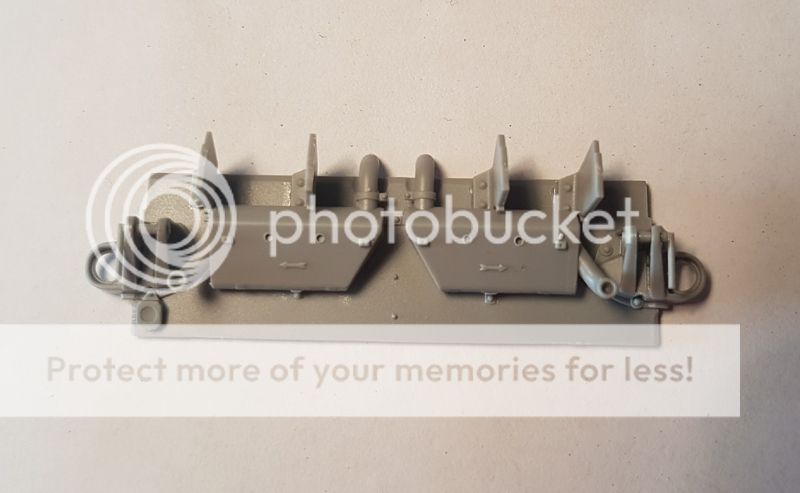 Pz.Bef.Wg III Ausf.J w/schurzen Dragon 6570 - International Scale Modeller