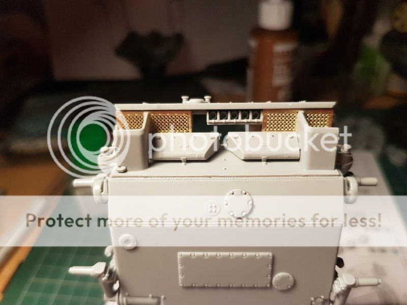 Pz.Bef.Wg III Ausf.J w/schurzen Dragon 6570 - International Scale Modeller