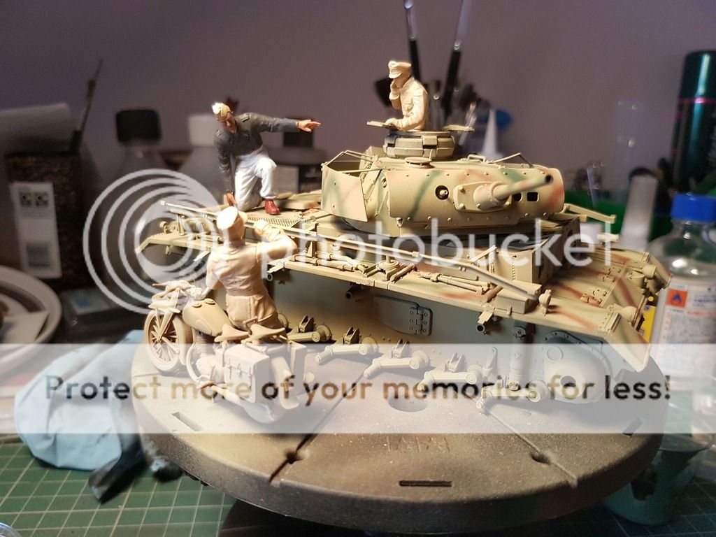 Pz.Bef.Wg III Ausf.J w/schurzen Dragon 6570 - International Scale Modeller